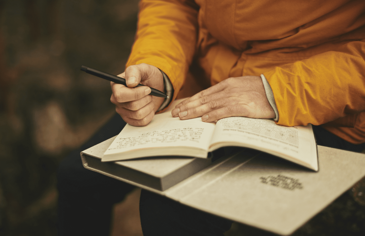 3 Advantages of Keeping a Journal for Seniors - Stellar Senior Living